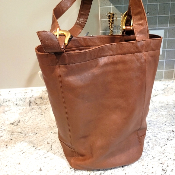 Lisa Loren | Bags | Clearance Big Lisa Loren Brown Leather Bucket Bag ...